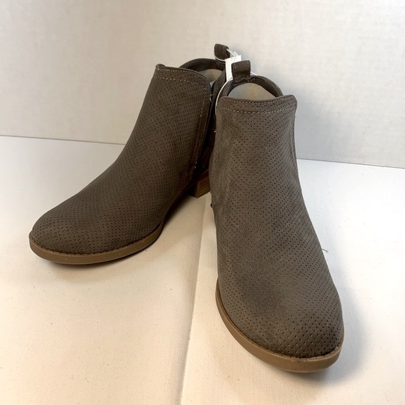 Universal Thread | Shoes | Nwt Universal Thread Booties | Poshmark